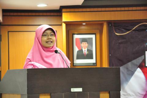 NITA LESTARI PERAIH IPK TERTINGGI WISUDA MEI 2017 | Jurusan Pendidikan Akuntansi